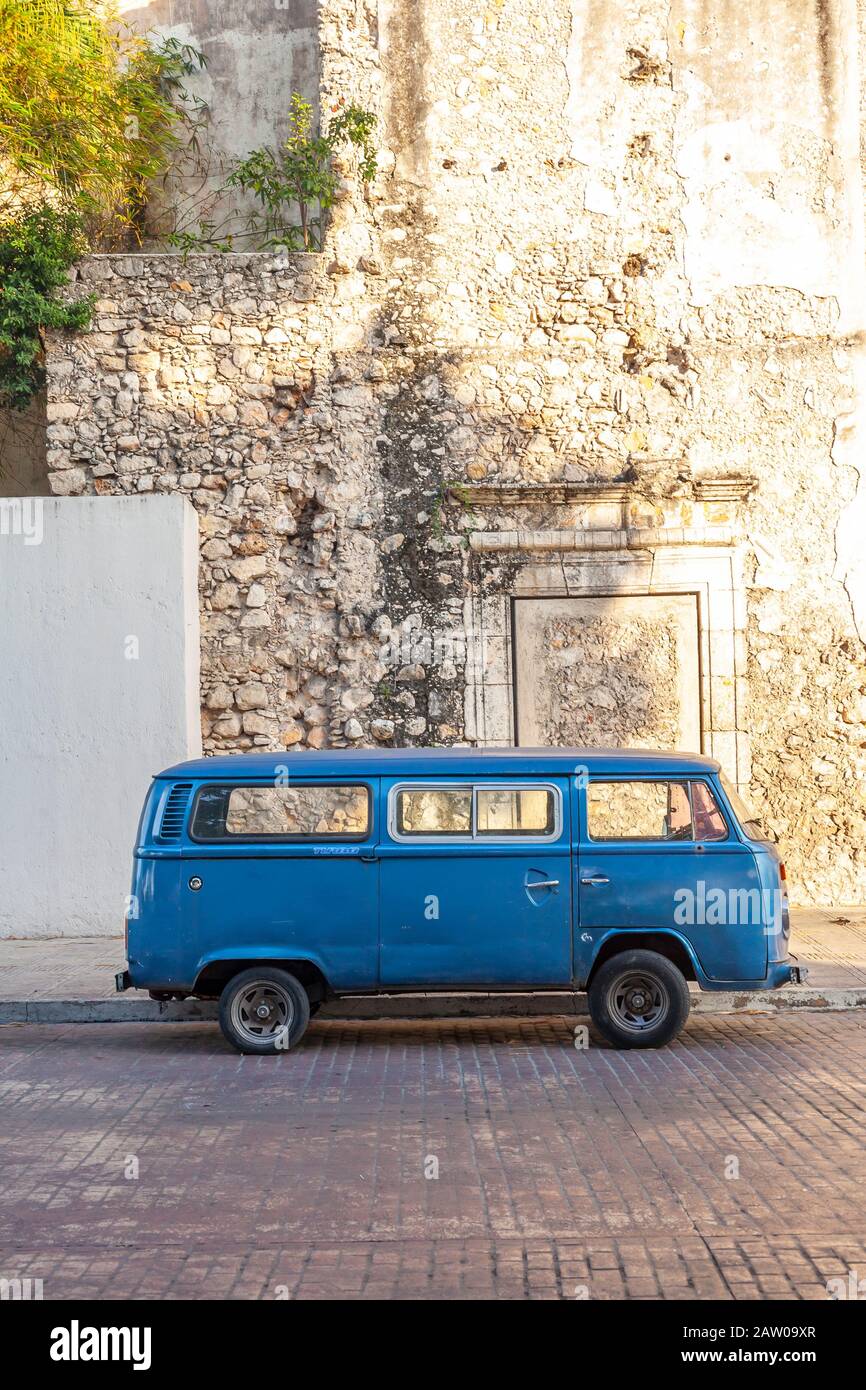 Old bus mexico hi-res stock photography and images - Alamy