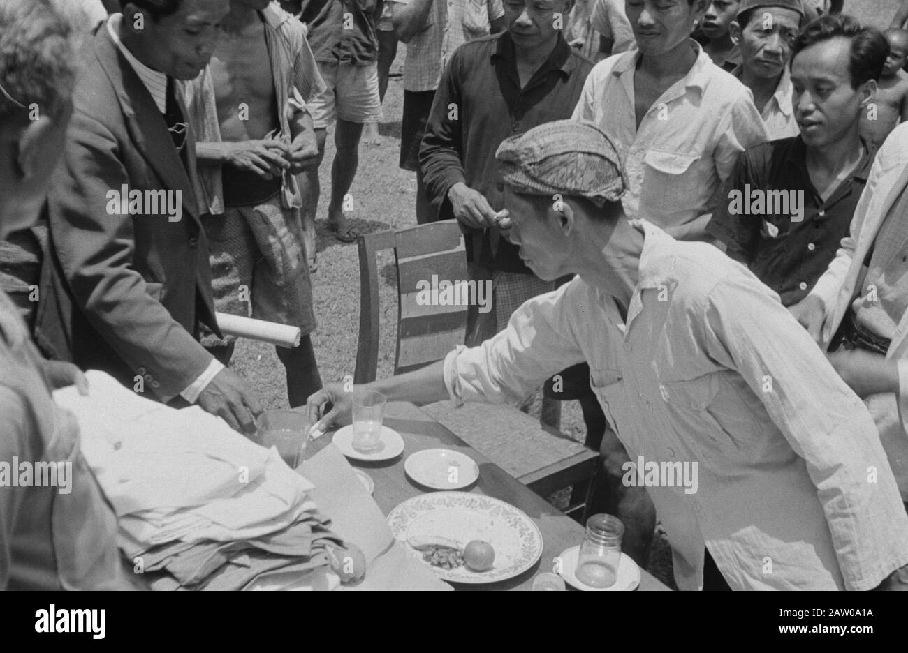 Fashion Presentation by the Red Cross in Salatiga Date: September 18 ...