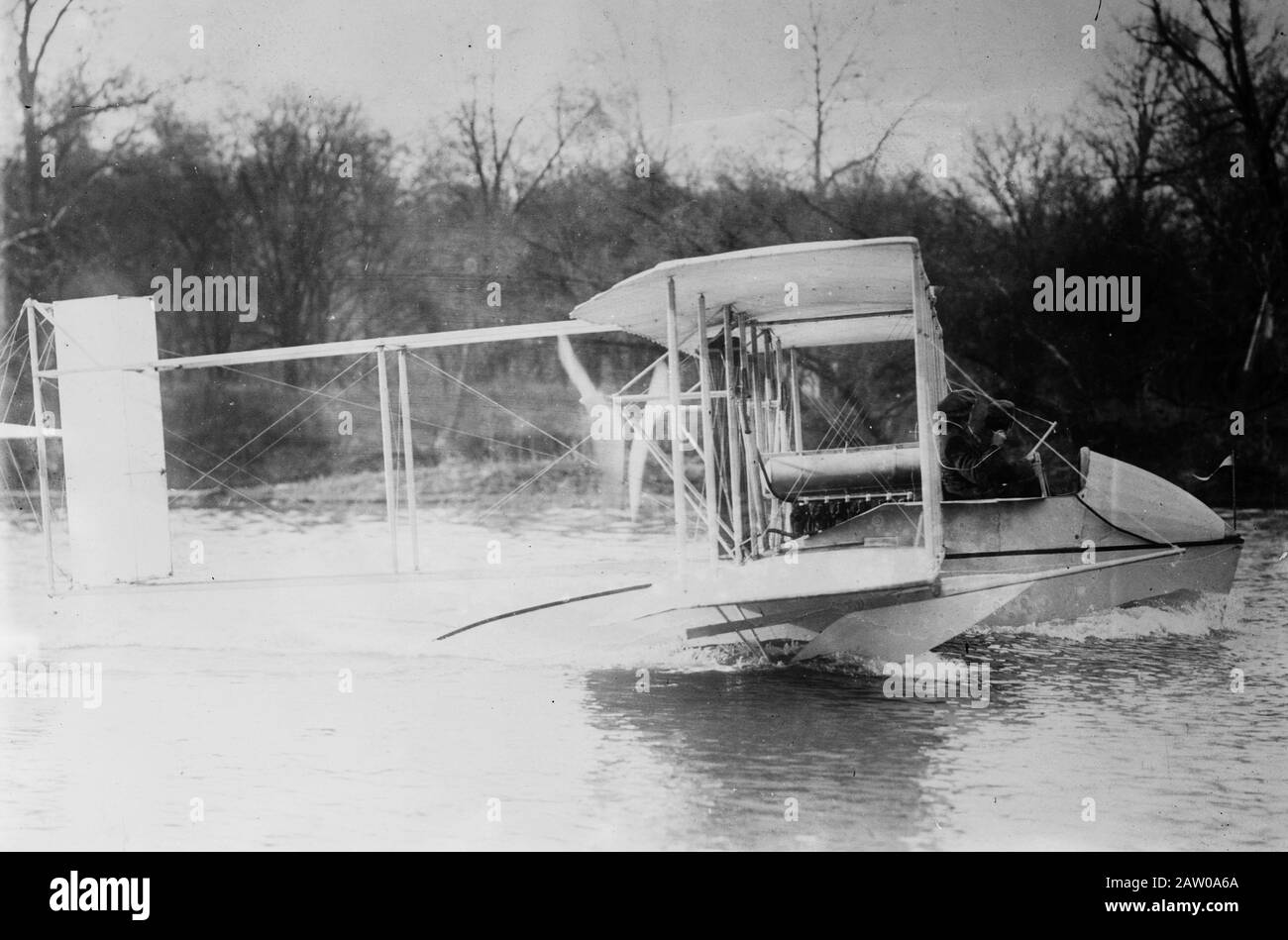 Flying boat 1900s hi-res stock photography and images - Alamy