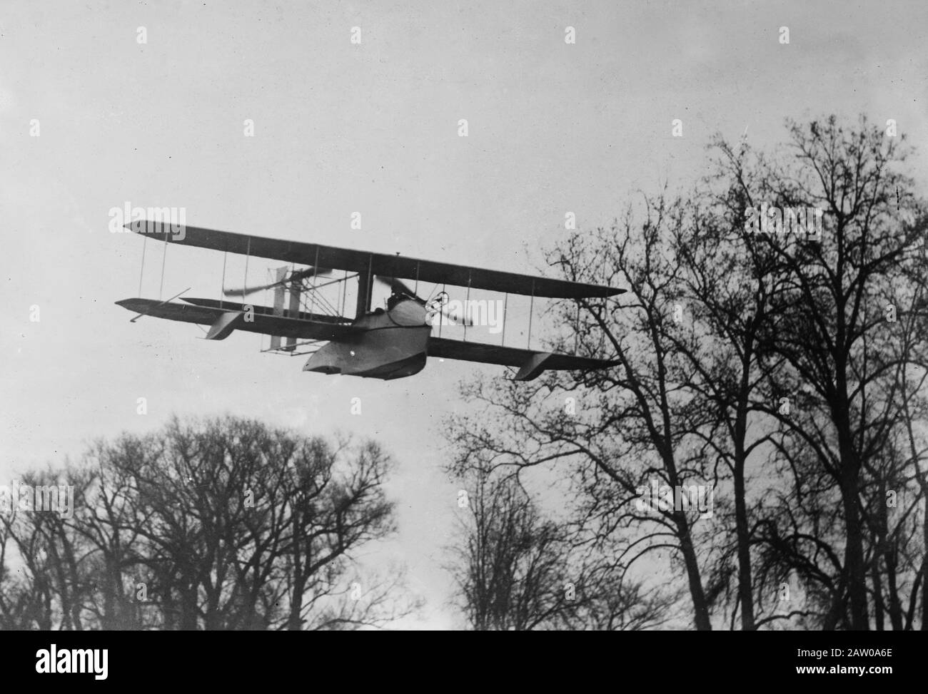 Flying boat 1900s hi-res stock photography and images - Alamy