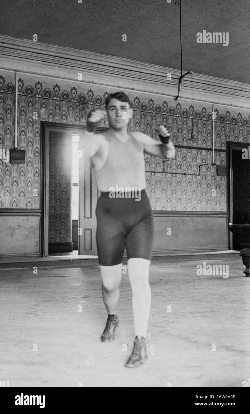 Heavyweight boxer Carl Morris ca. 1913 Stock Photo - Alamy