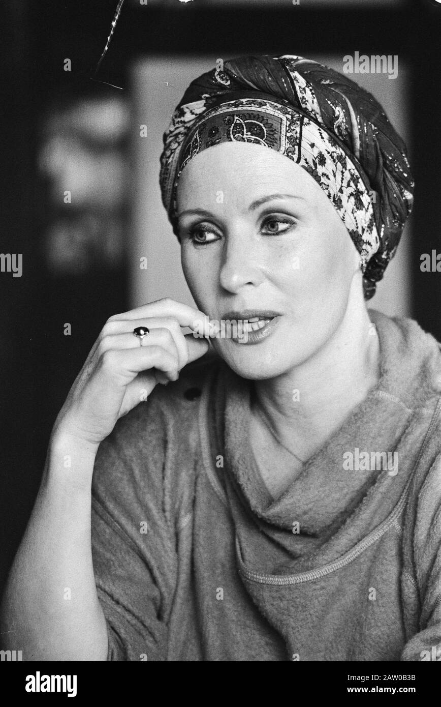 Opera singer Tamara Lund Date: November 8, 1983 Keywords: portraits ...