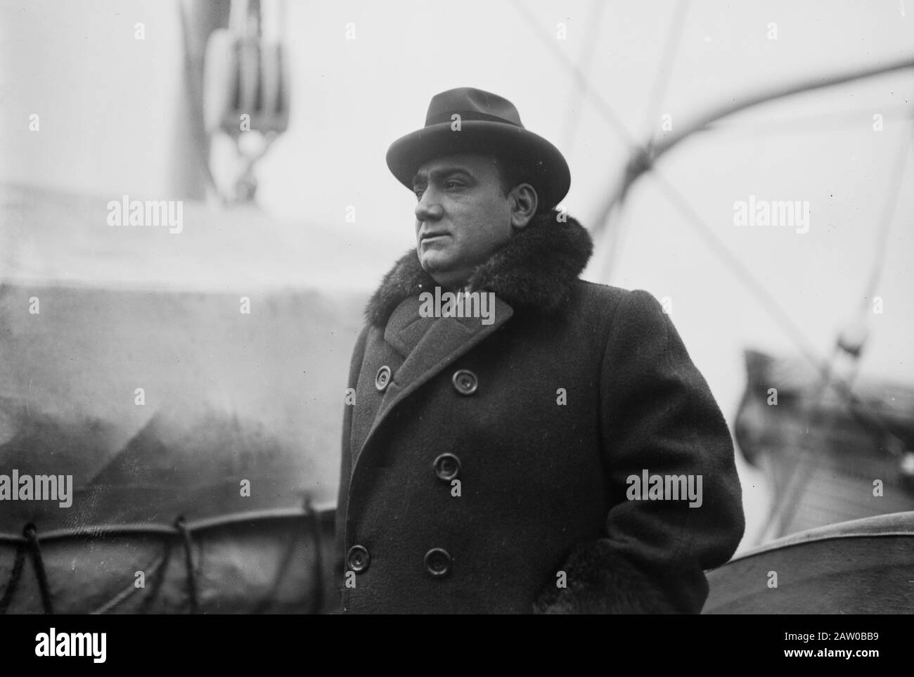 Opera singer Enrico Caruso ca. 1910-1915 Stock Photo - Alamy