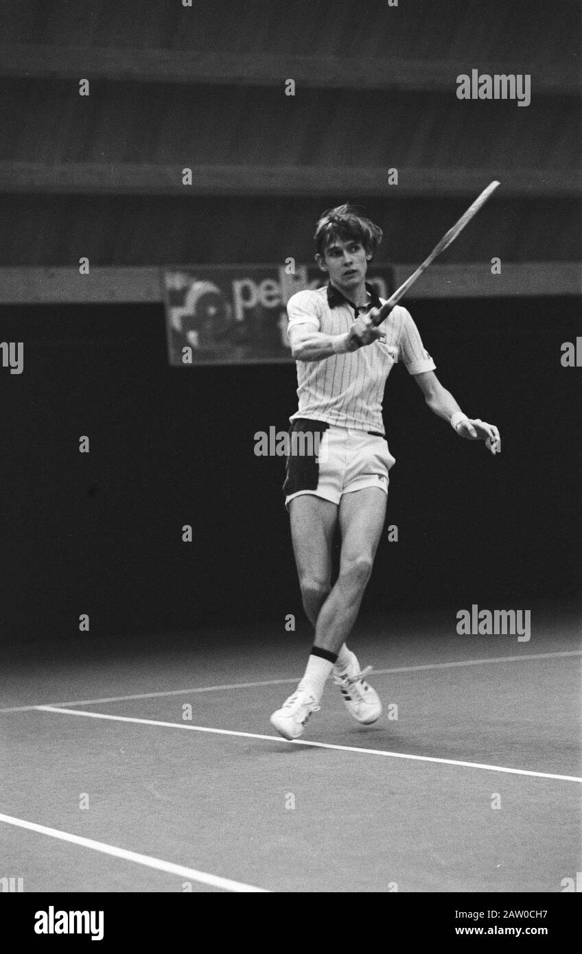 National indoor tennis championships in Goirle; Louk Sanders in action ...
