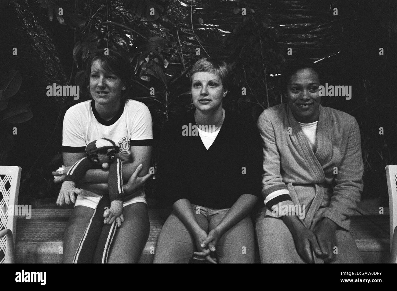 National swimming championships in Amersfoort; v.l.n.r. Annelies Maas ...