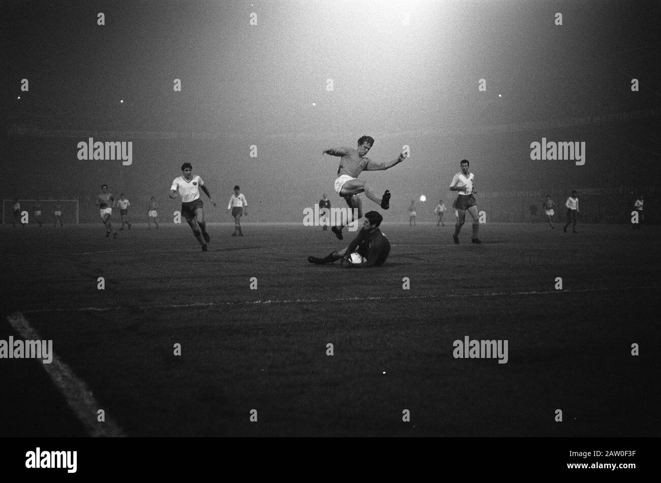 Netherlands 1-1 against Bulgaria. Wery jumps Simenov (goalkeeper) Date ...