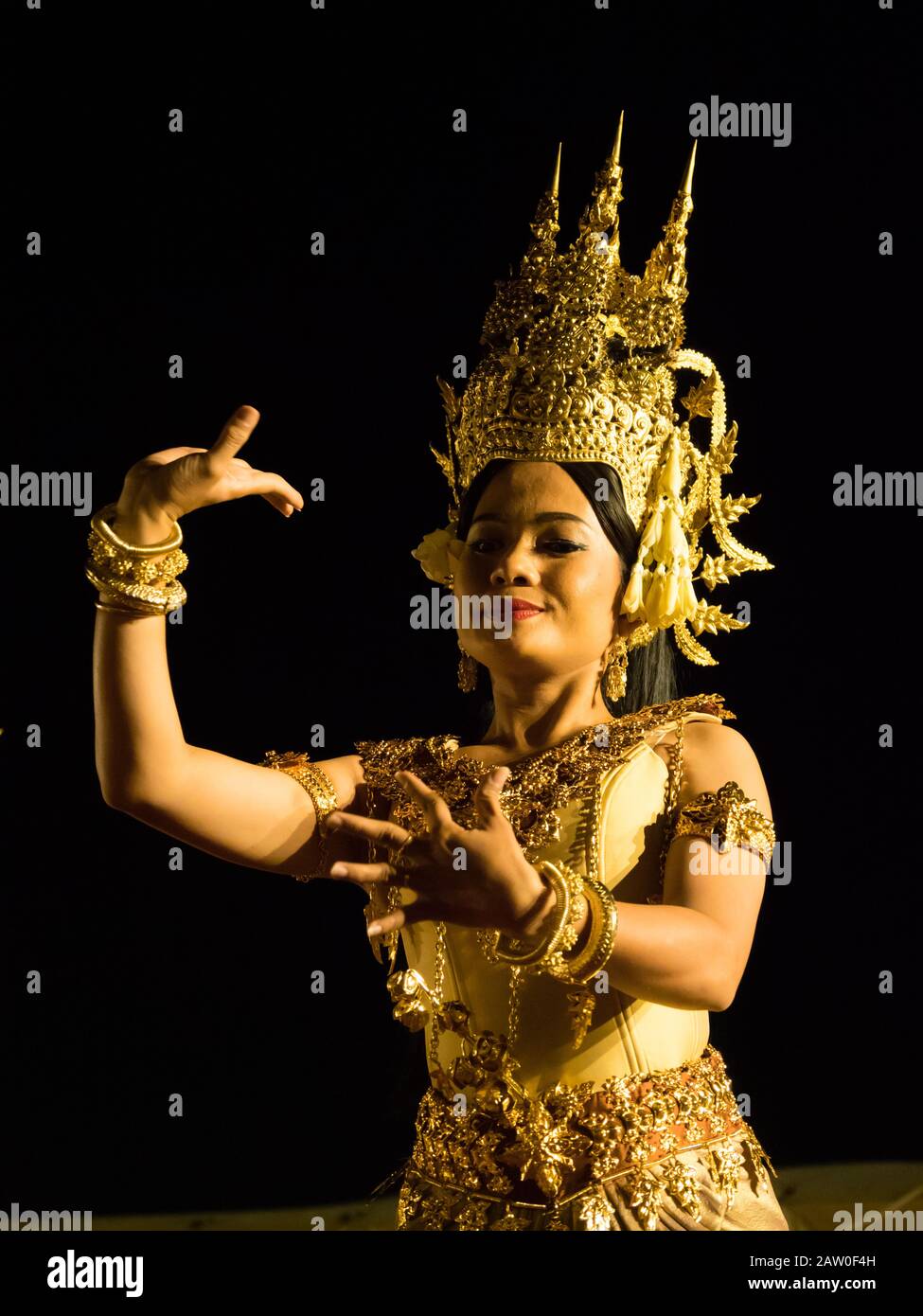 The spectacular traditional Apsara dancers of Cambodia Stock Photo - Alamy