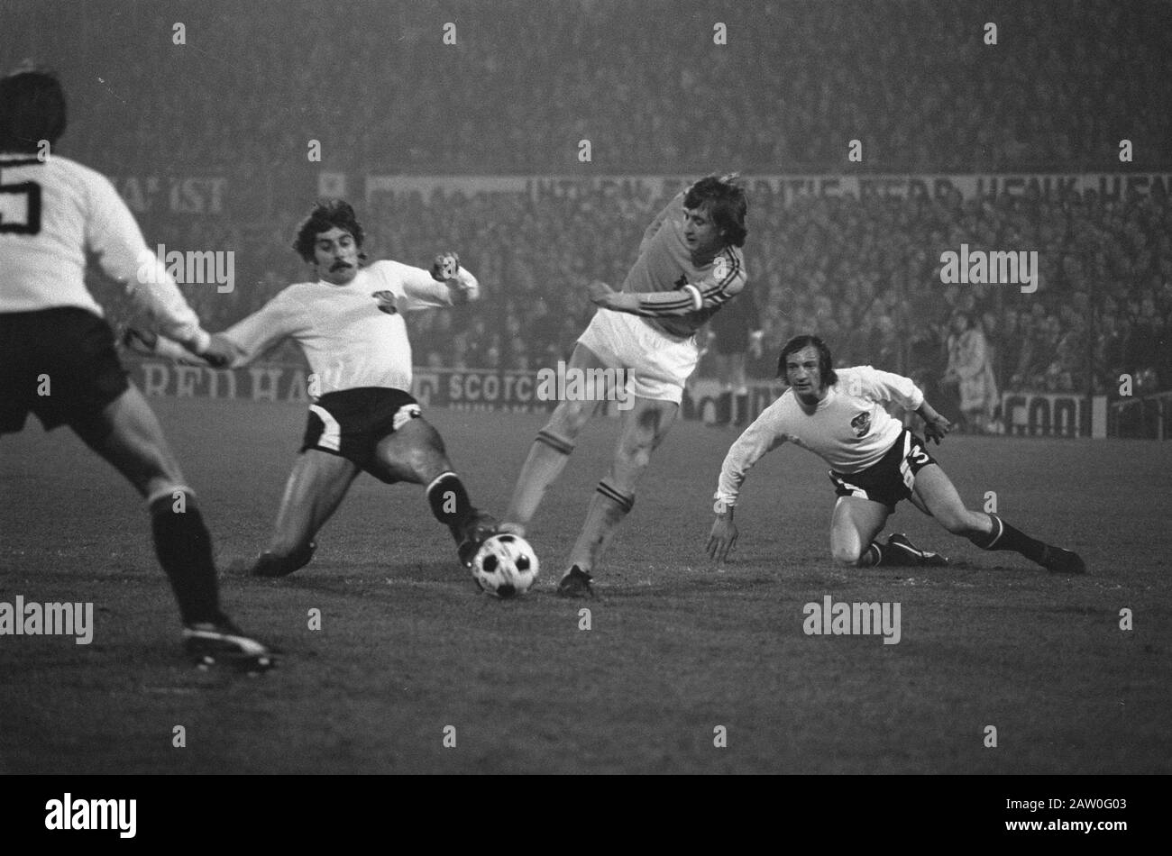Johan cruyff 1974 Black and White Stock Photos & Images - Alamy