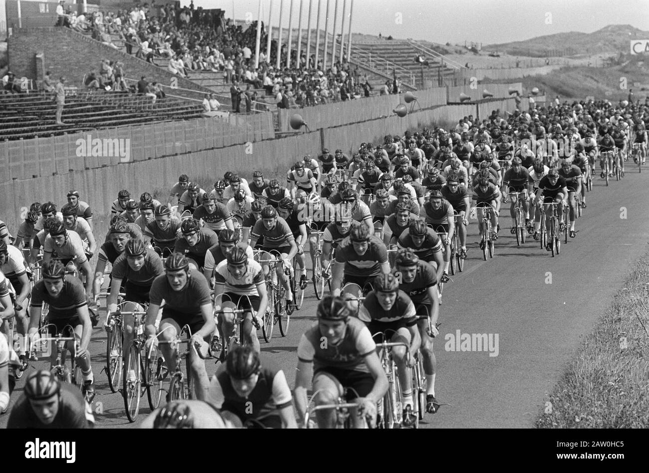 Dutch Championship Cycling for Novices. The platoon in action at ...