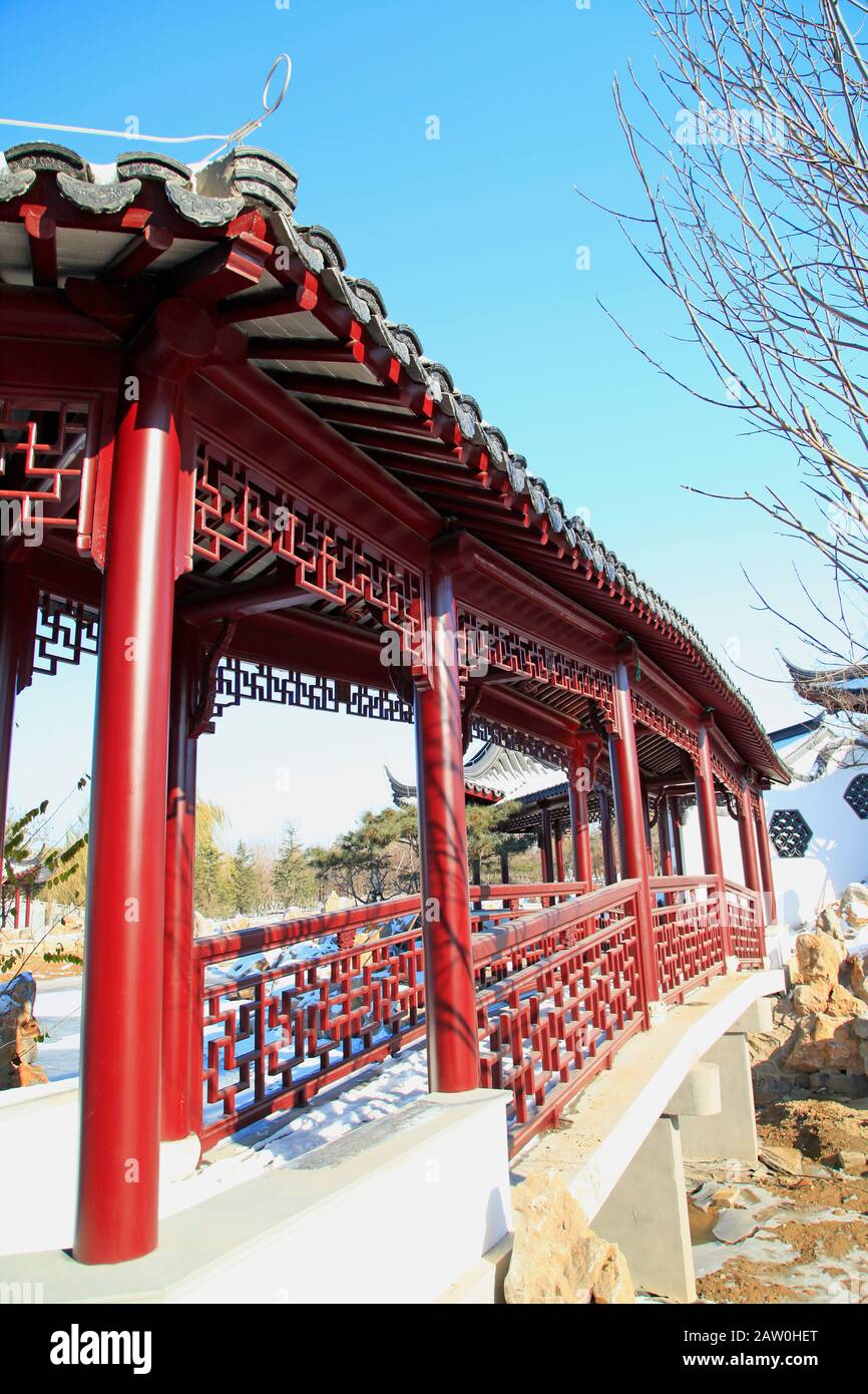 Chinese ancient architecture corridor Stock Photo - Alamy