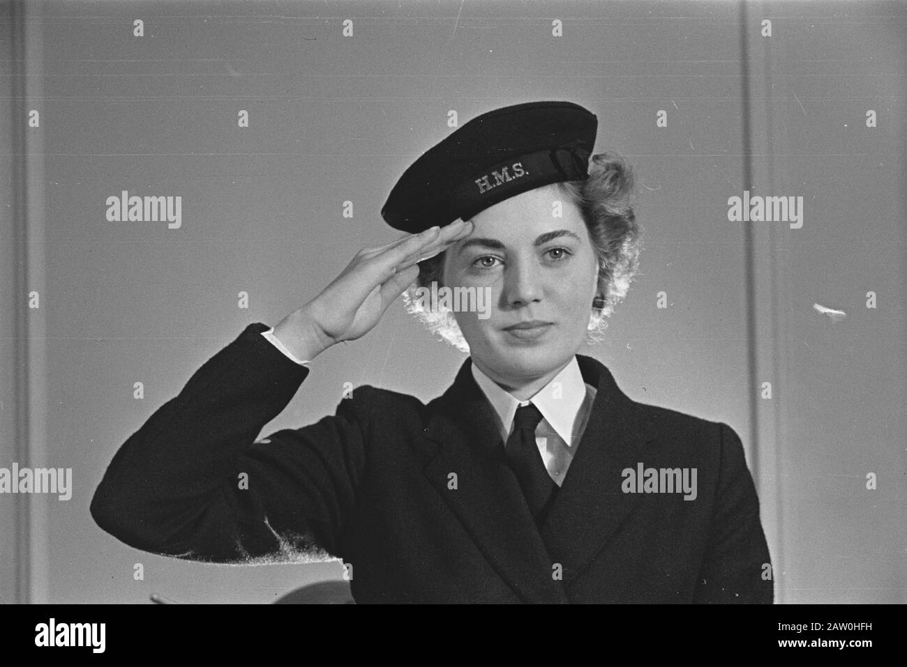 HIE [Holland in England] / Anefo London Series Dutch girl does service ...