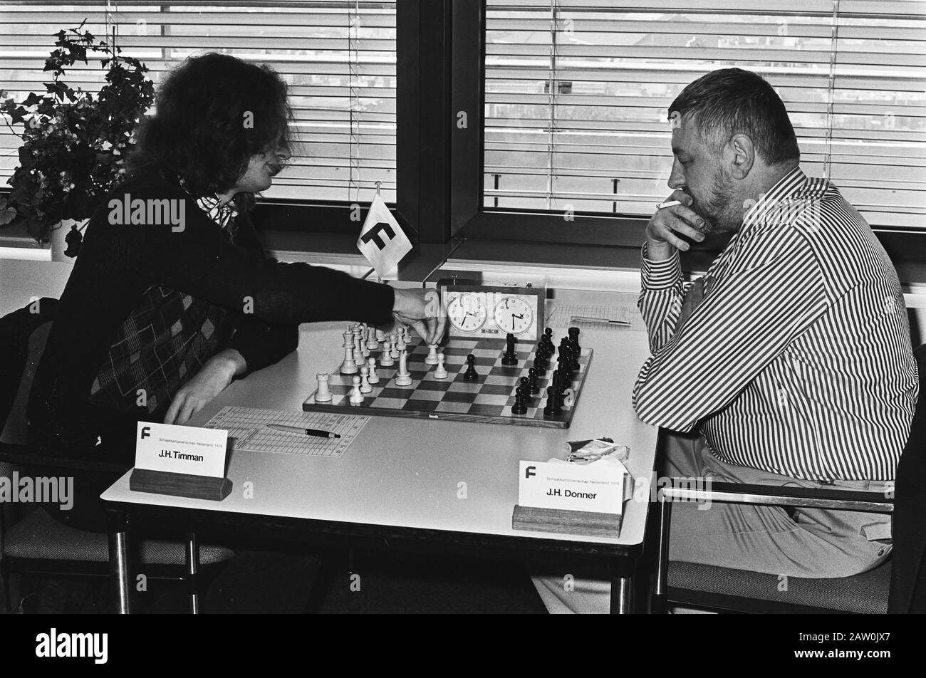 Dutch chess hi-res stock photography and images - Alamy