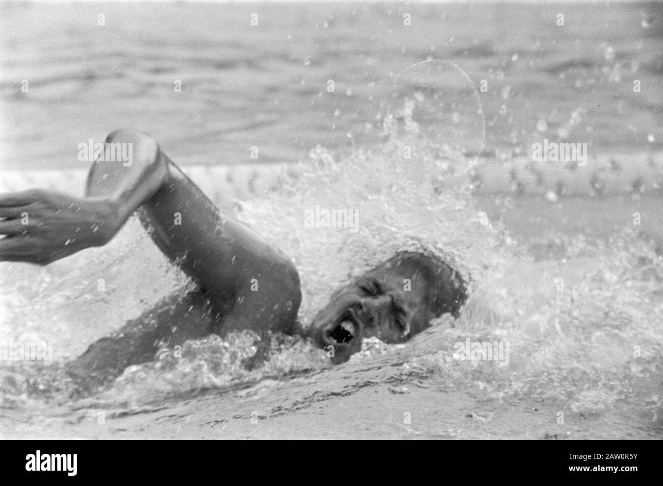 Dutch championships 400 meters Black and White Stock Photos & Images ...