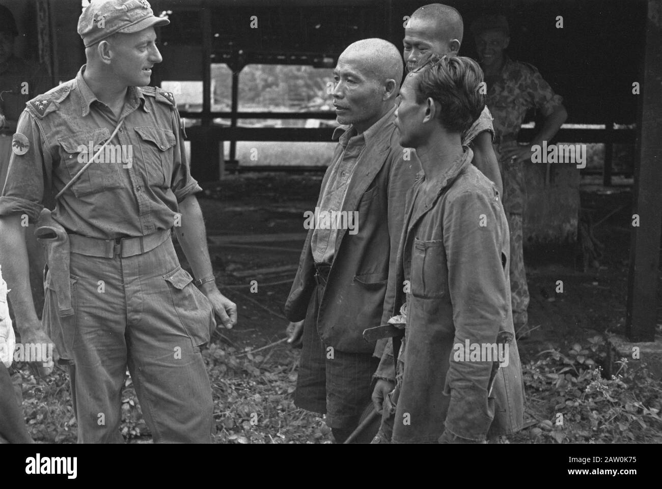 Photoreportage Palembang Dutch captain with Indonesian men Date ...