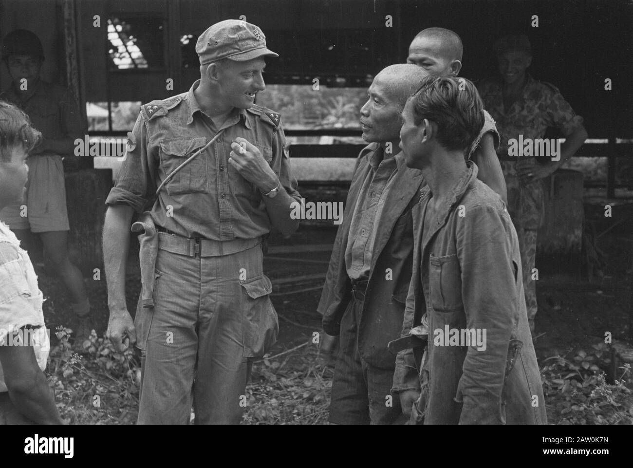 Photoreportage Palembang Dutch captain with Indonesian men Date ...