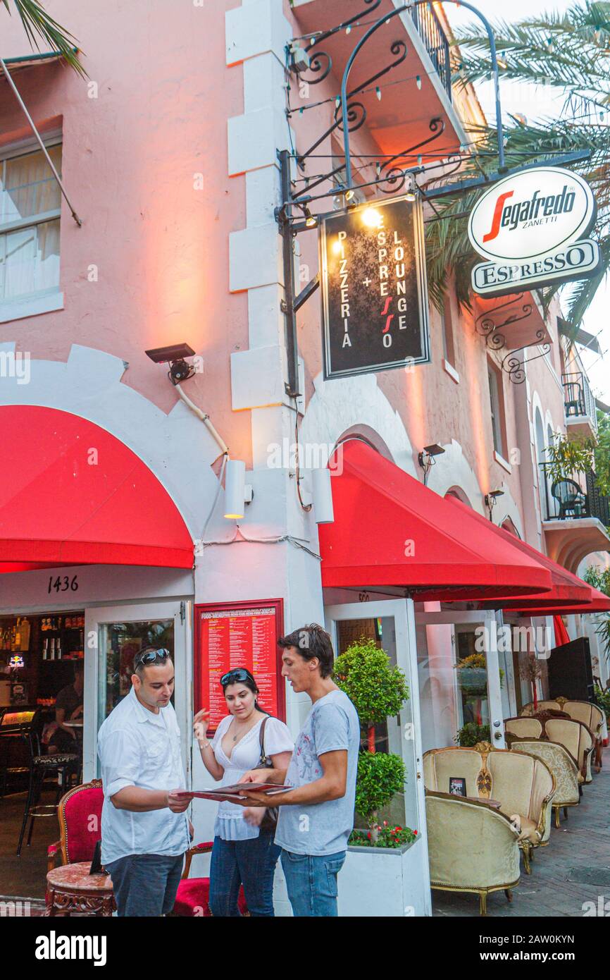 Couple dining on miami beach hi-res stock photography and images - Alamy