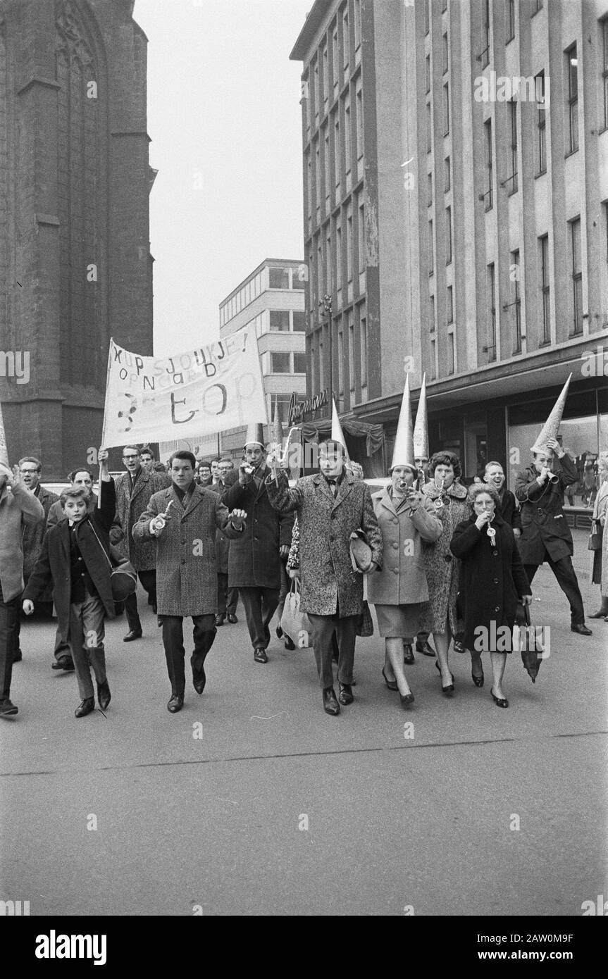 World Figure Skating Championship 1964 in Dortmund Dutch supporters in ...