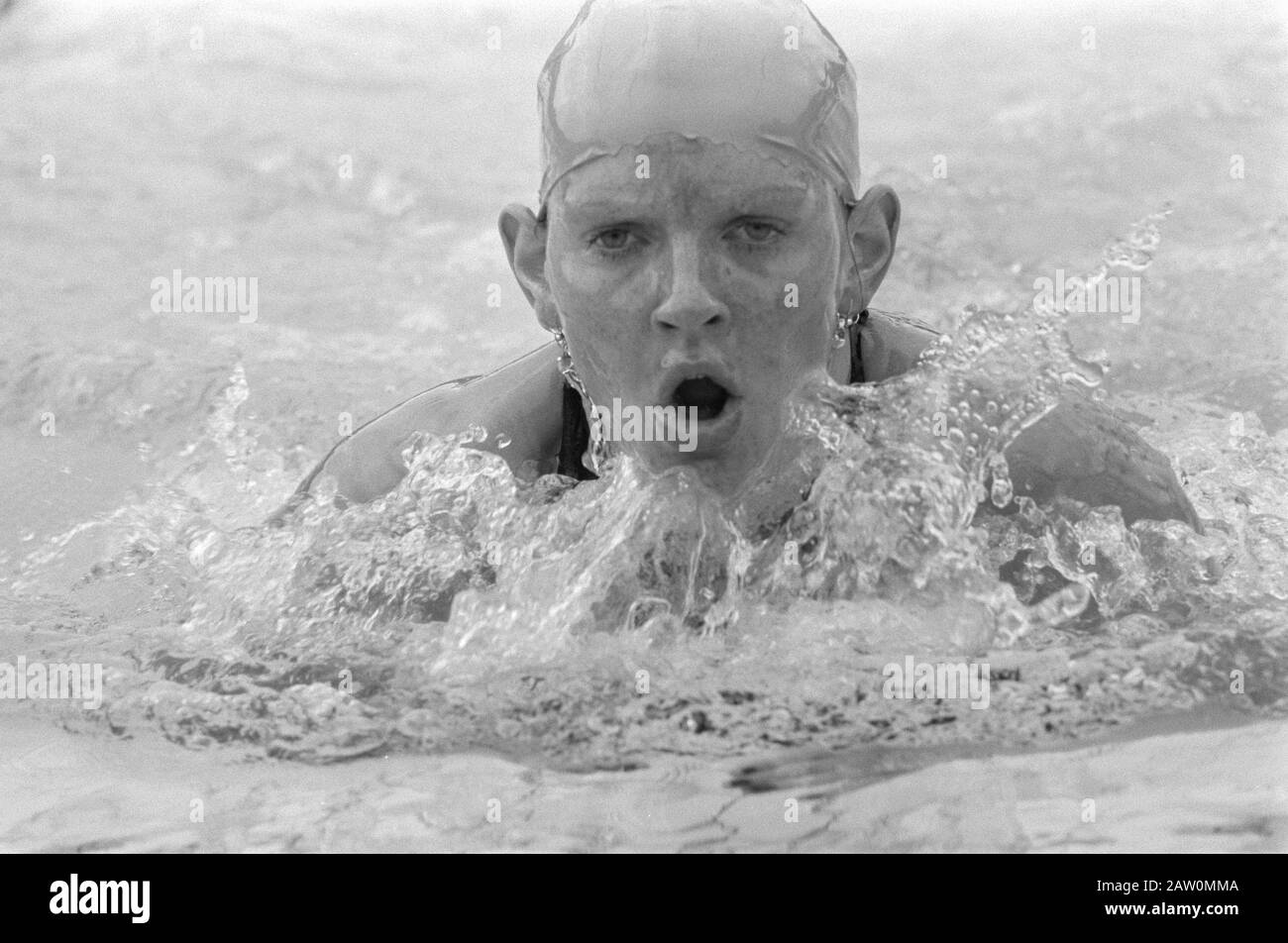 Dutch swimming championships in Den Hommel; No. 4, 5 Wijda Mazereeuw ...