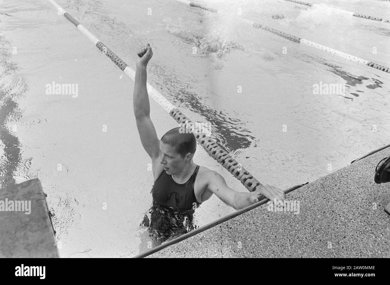 Dutch swimming championships in Den Hommel; Jolanda Aggenbach cross arm ...