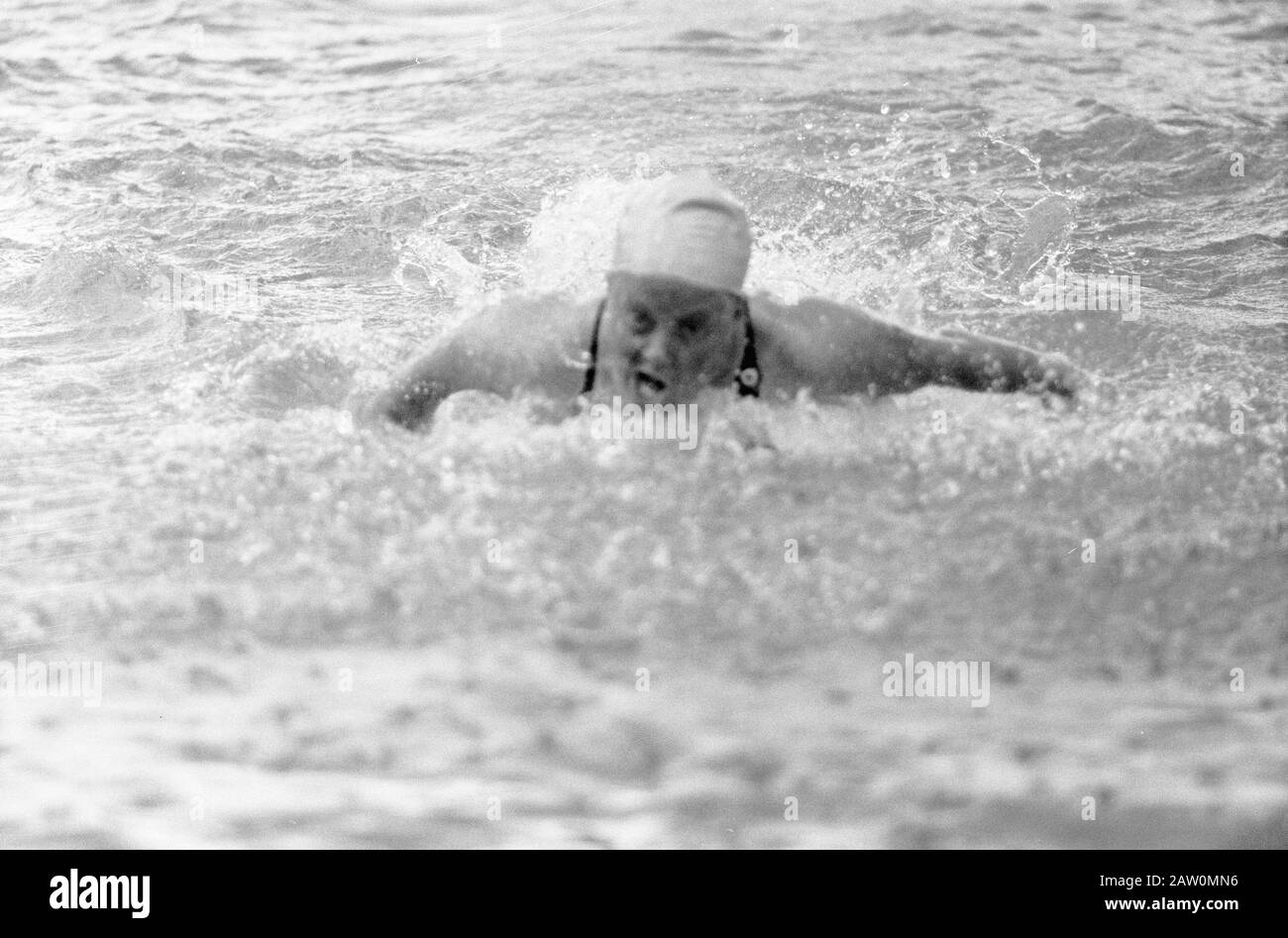 Dutch swimming championships in Apeldoorn, No. 26, 27, 28 and 29 Atie ...