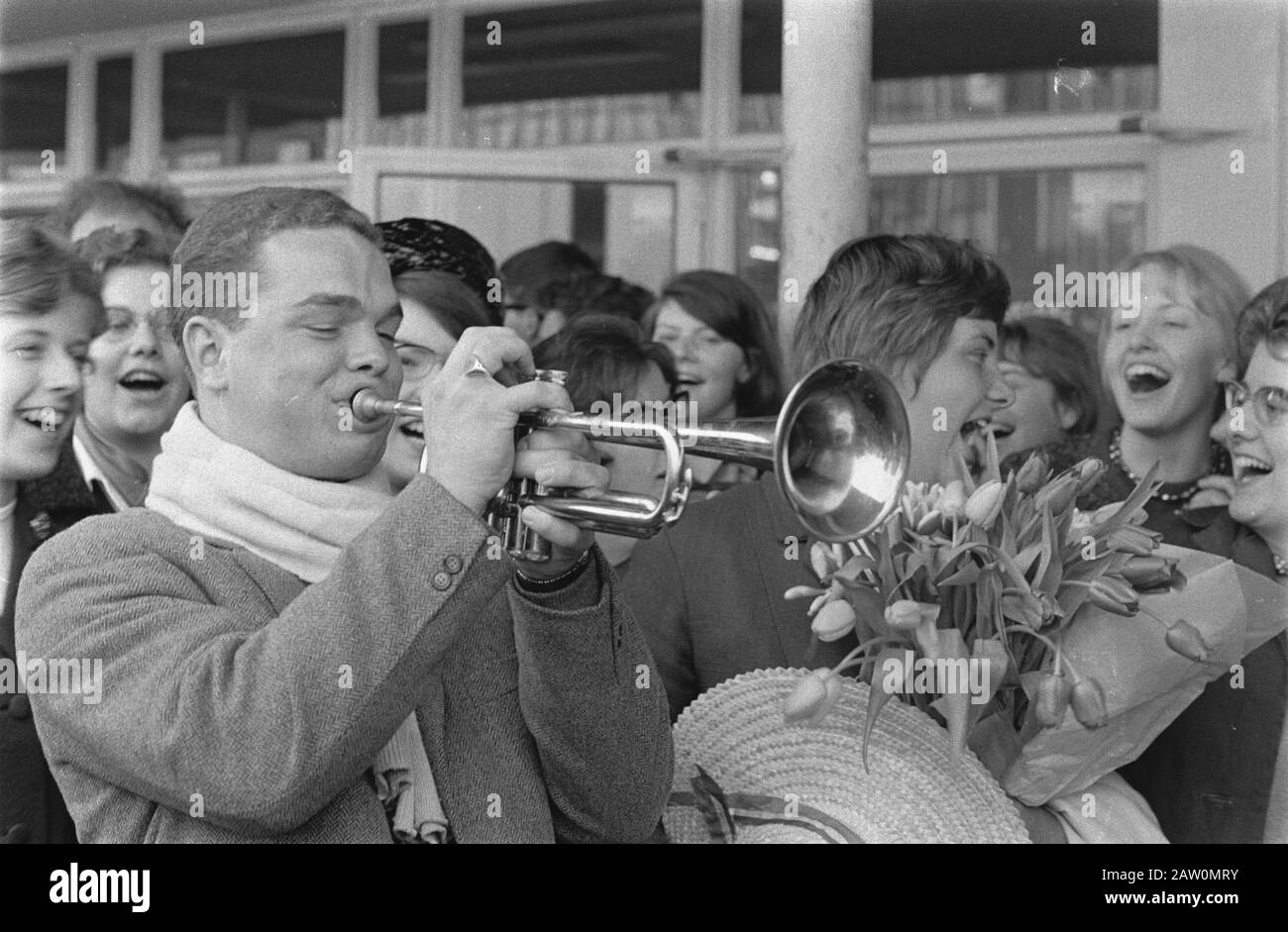 Dutch swimmers back from South Africa. Date: March 30, 1963 Location ...