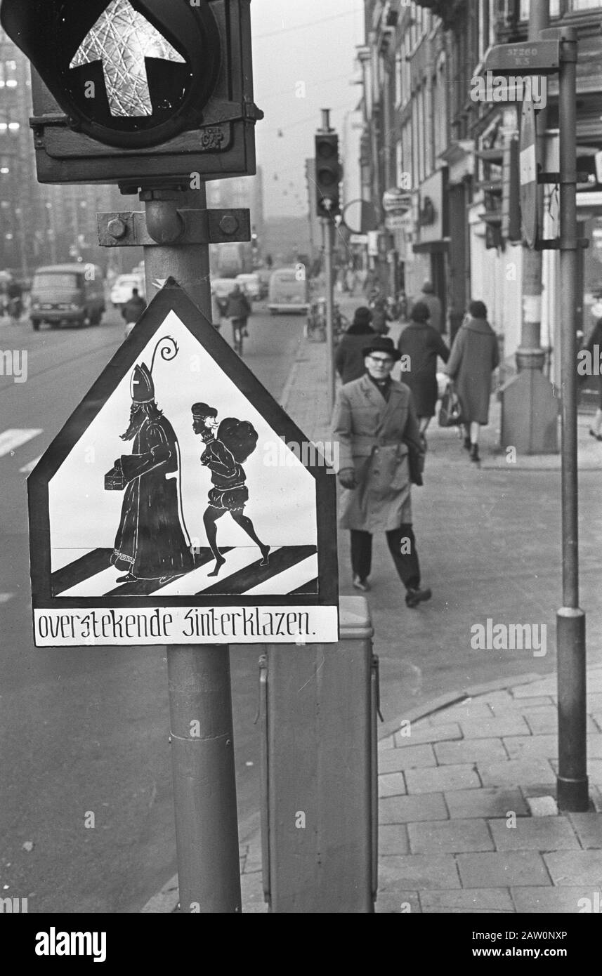 Urban traffic in new Black and White Stock Photos & Images - Alamy