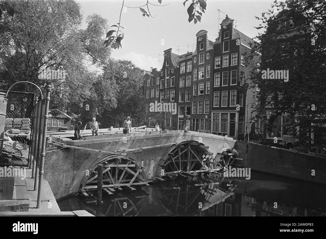 New arch bridge at OZ Achterburgwal in Amsterdam almost ready Date ...