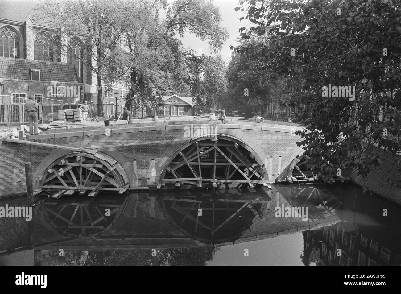 New arch bridge at OZ Achterburgwal in Amsterdam almost ready Date ...