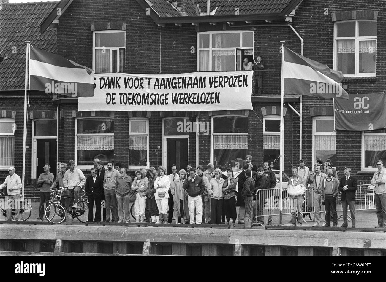 Employee disputes Black and White Stock Photos & Images - Alamy