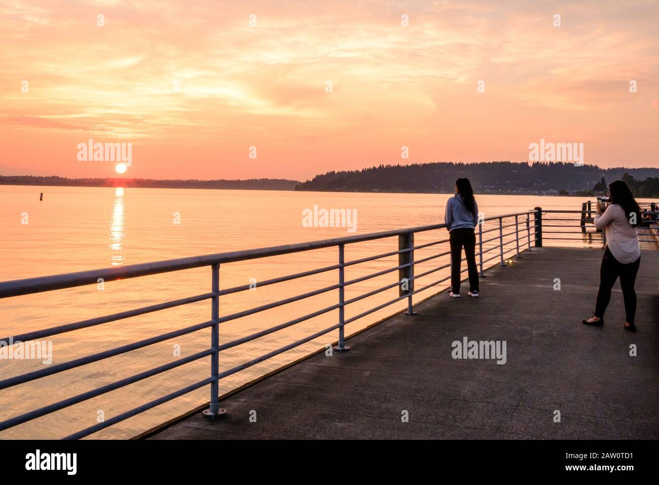 Sunset at Gene Coulon Memorial Beach Park, Renton Washington Stock ...