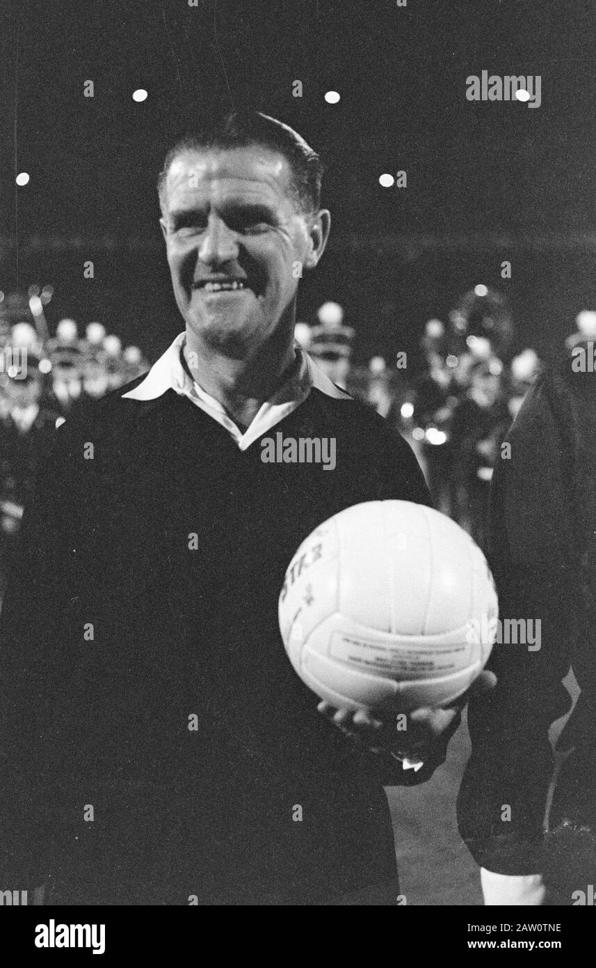 Football match Netherlands against Hungary in Rotterdam: 2-2 Norwegian ...