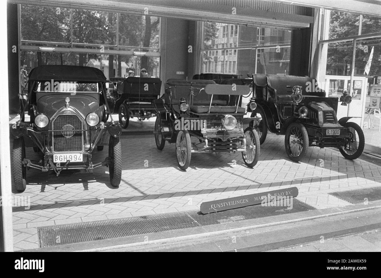 Automobile mak Black and White Stock Photos & Images - Alamy
