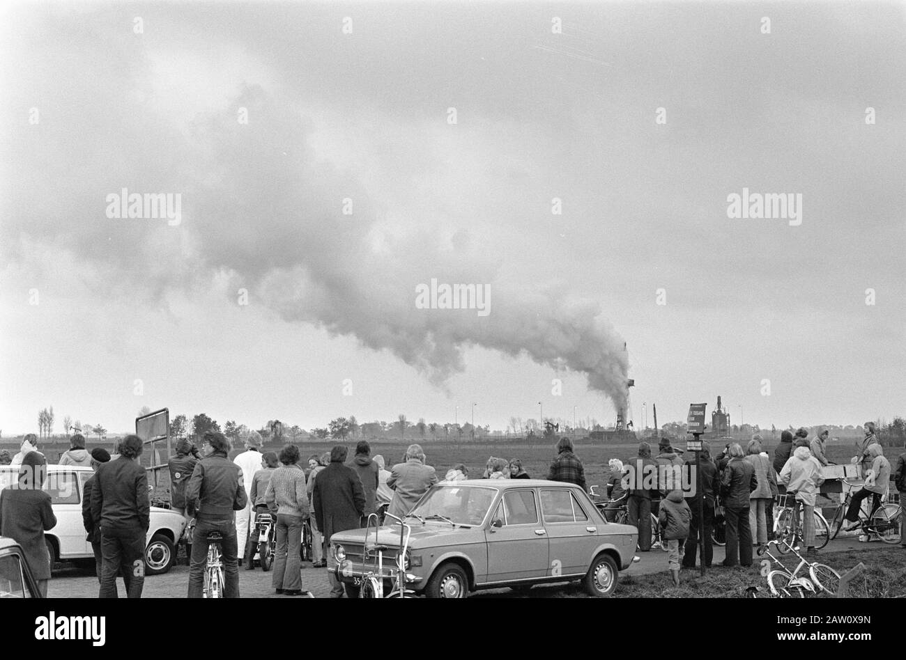 Oil Fountain in Schoonebeek (Drenthe); many audience watching spouting ...