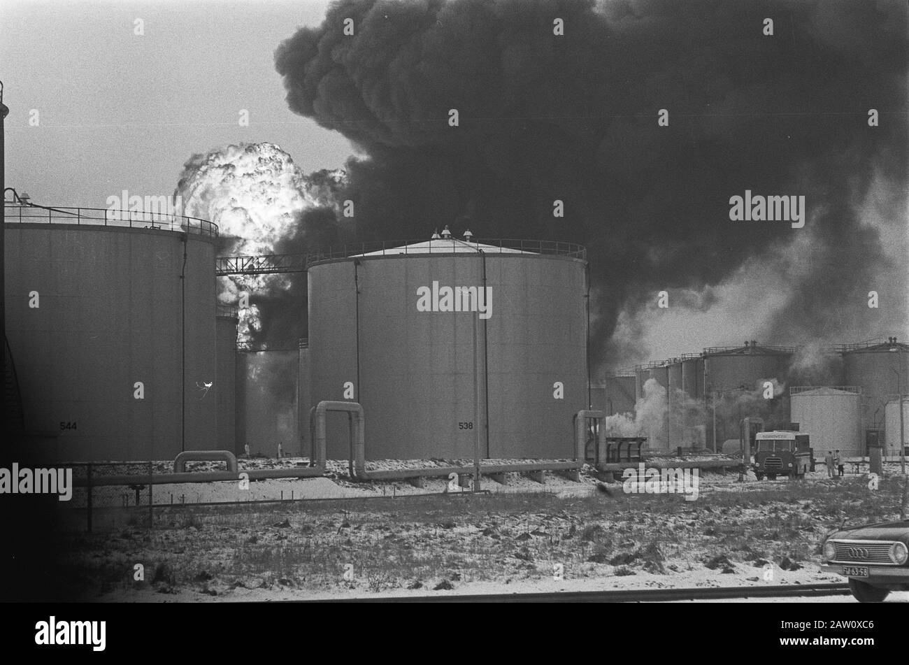 Burning oil tank hi-res stock photography and images - Alamy