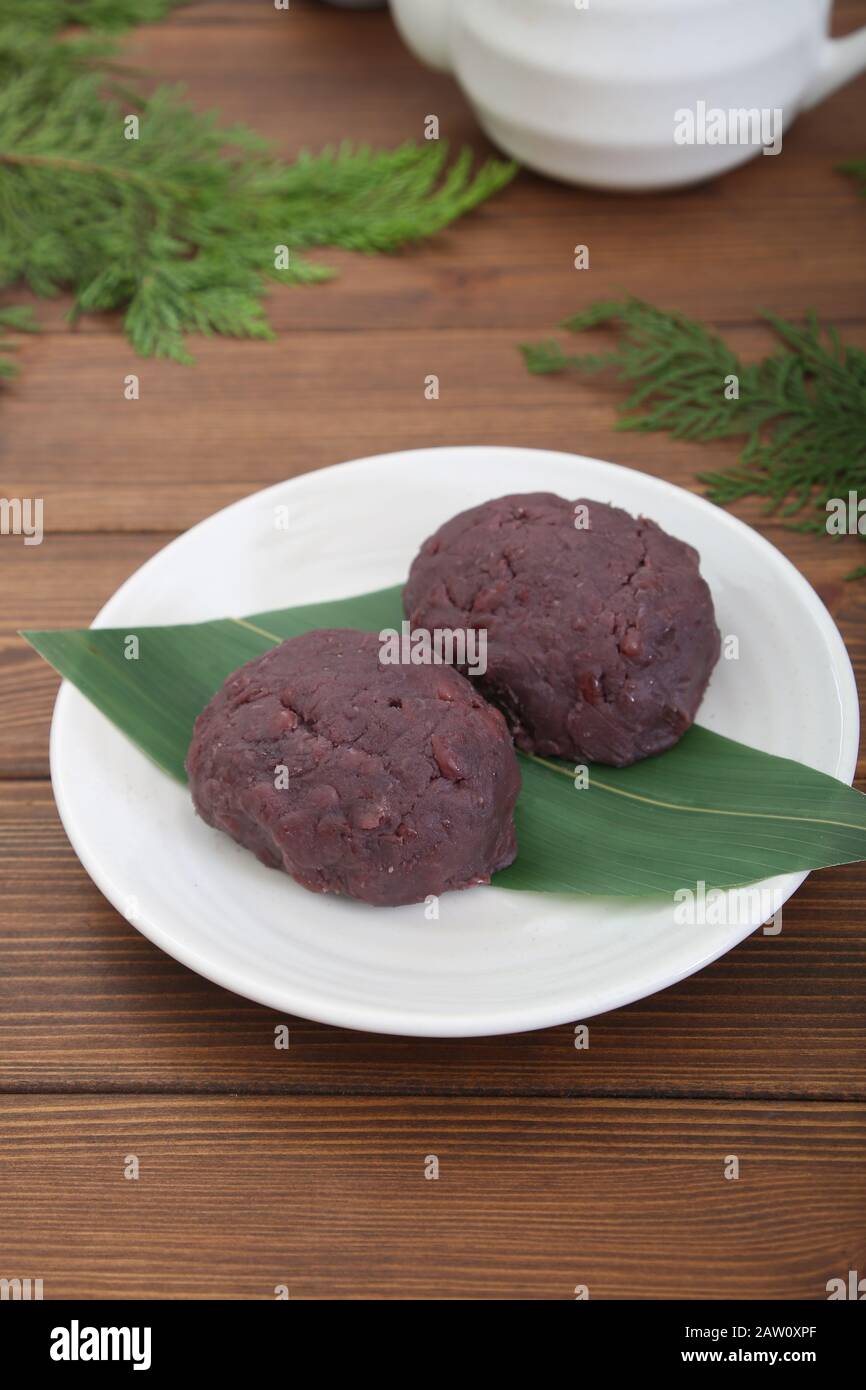Ohagi (Japanese rice cakes covered with soybean Stock Photo - Alamy