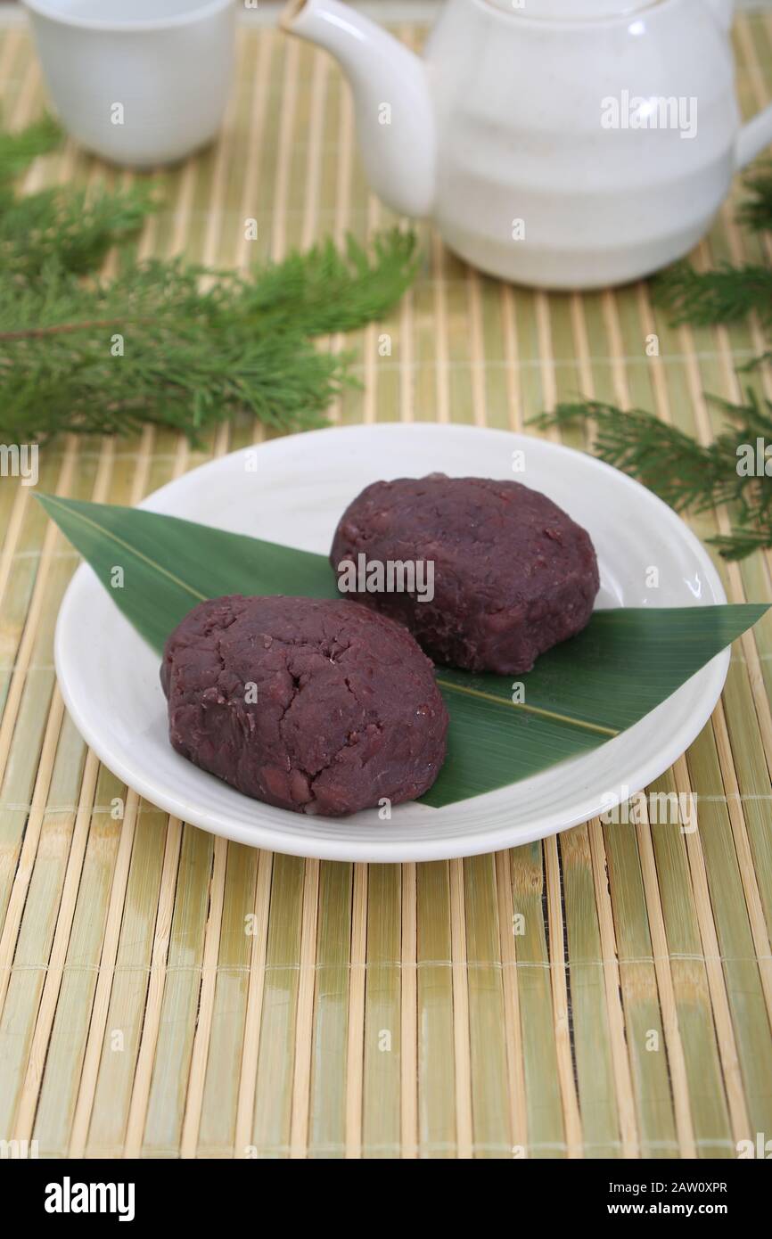 Ohagi (Japanese rice cakes covered with soybean Stock Photo - Alamy