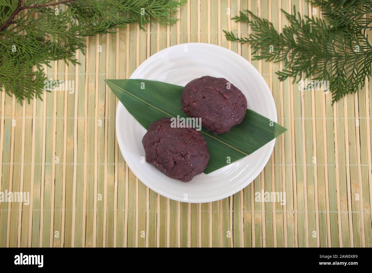 Ohagi (Japanese rice cakes covered with soybean Stock Photo - Alamy