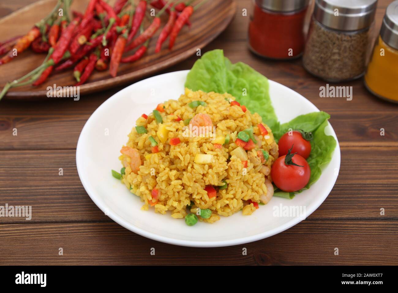 Yellow prawn curry hi-res stock photography and images - Alamy