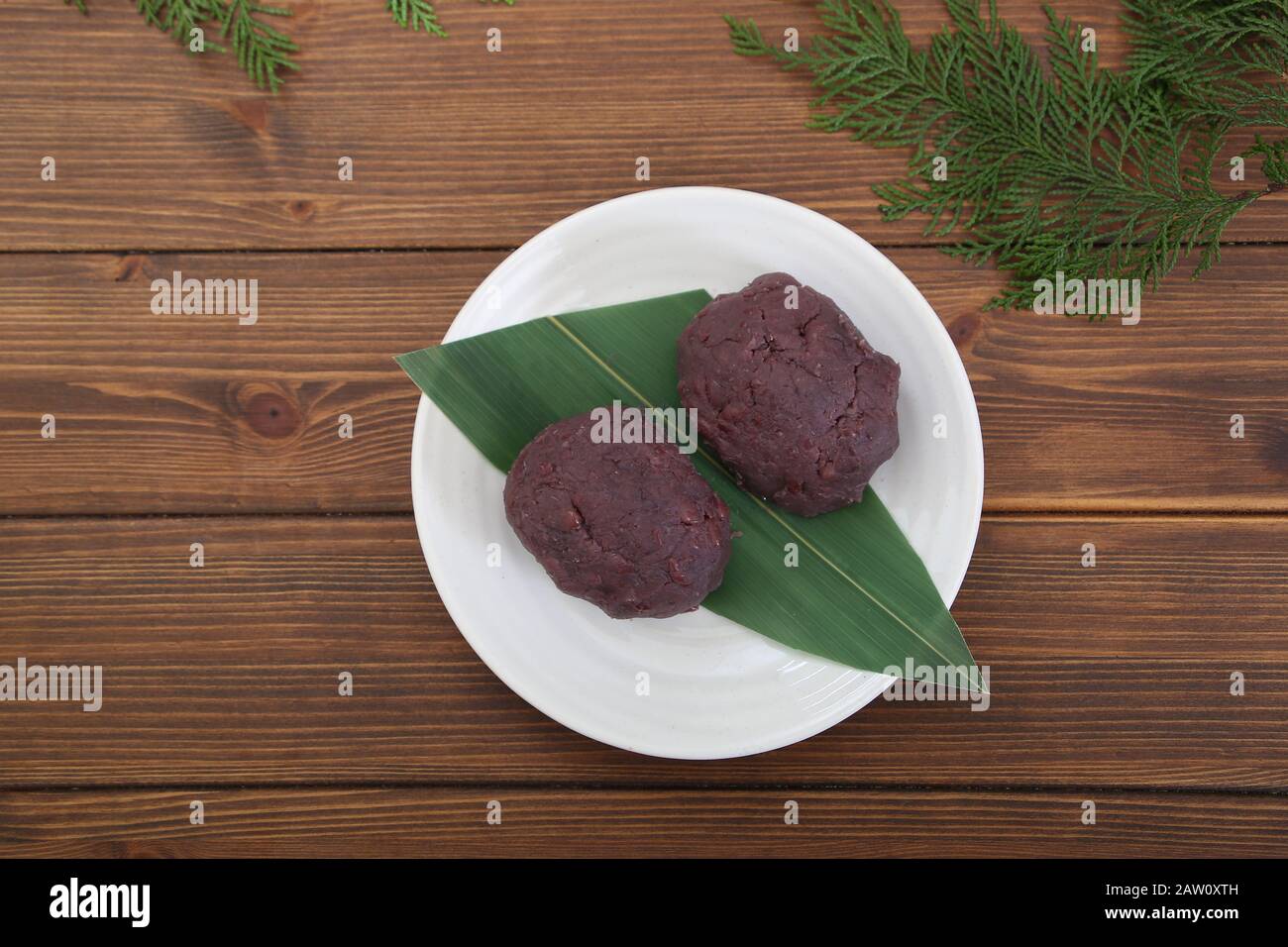 Ohagi (Japanese rice cakes covered with soybean Stock Photo - Alamy
