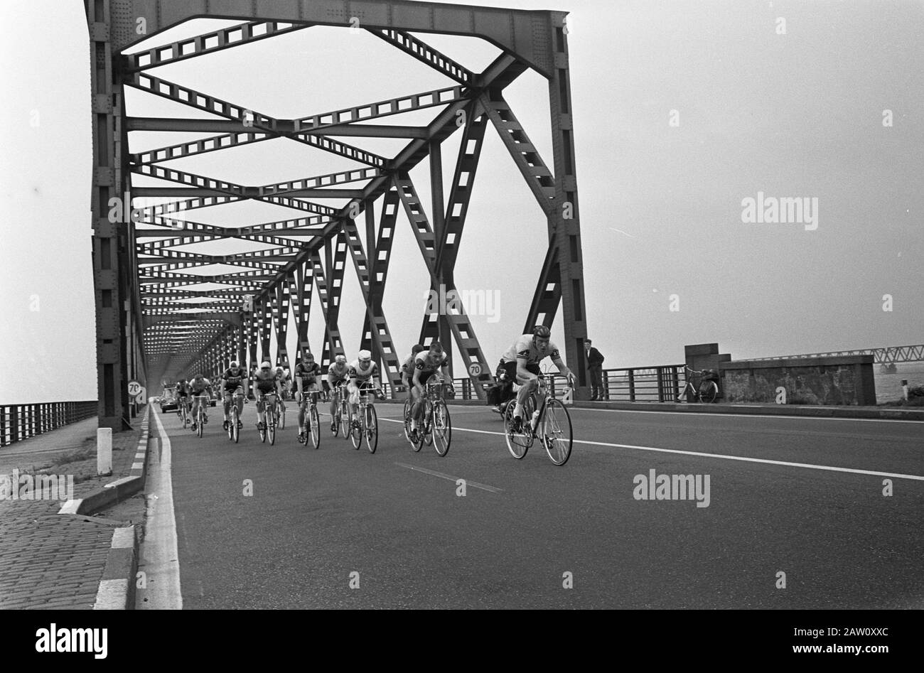 Olympia Tour in 1965, riders in action Date: May 28, 1965 Keywords ...