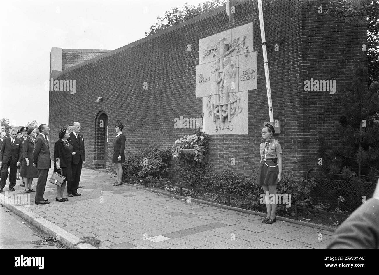 Queen Juliana and Prince Bernhard are at the 25th commemoration of the ...