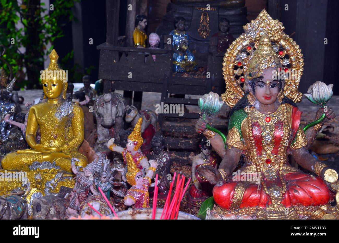 Thai shrine hi-res stock photography and images - Alamy