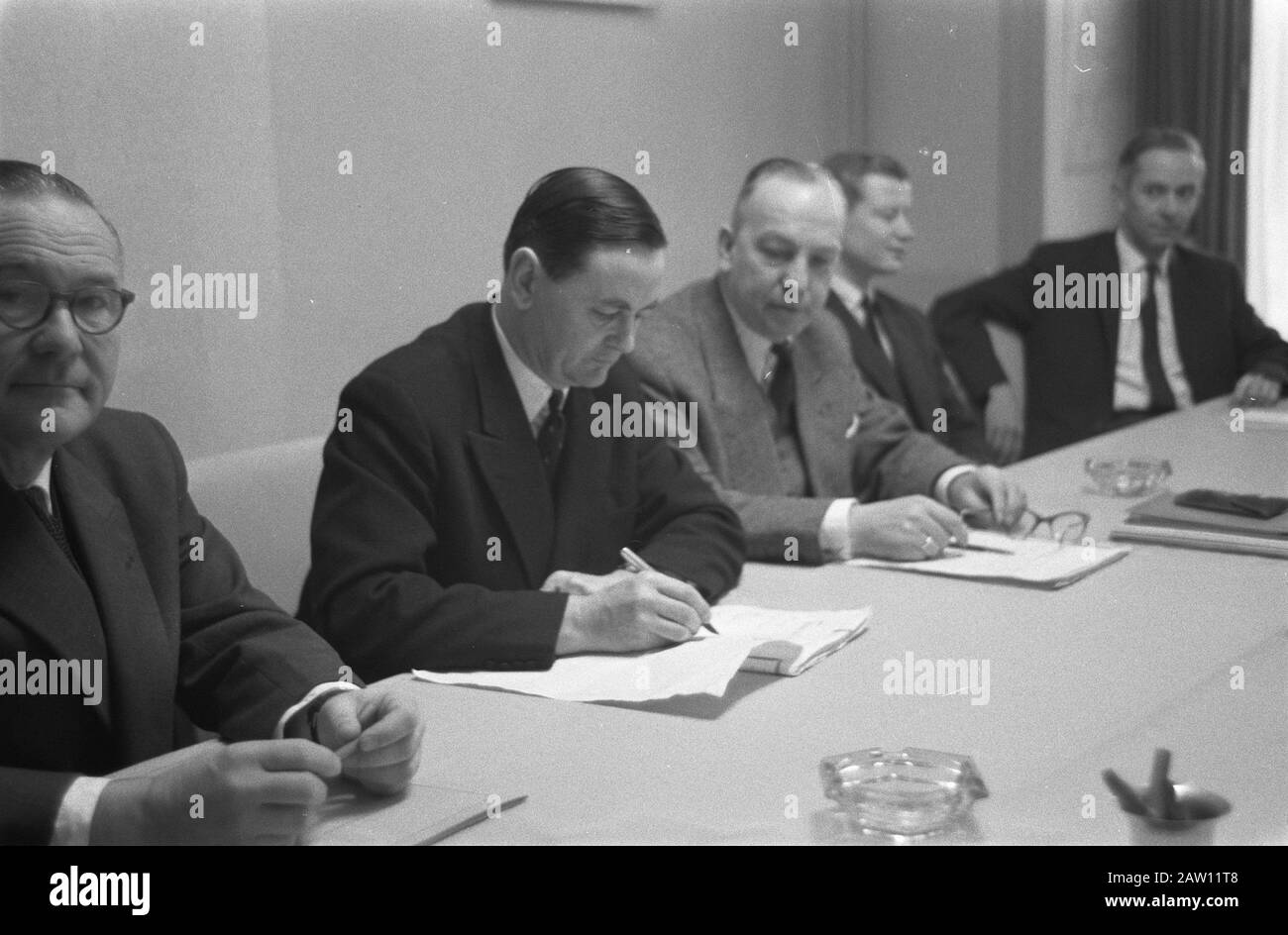 Signature contract of purchase of the second nuclear reactor Date ...