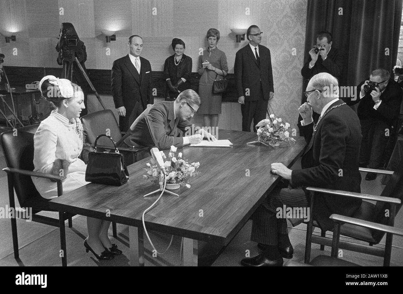 Margriet signs hi-res stock photography and images - Alamy