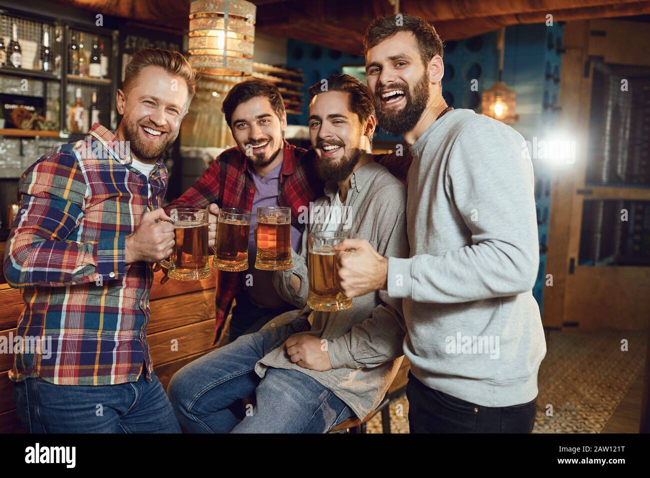 Group of friends sitting at bar hi-res stock photography and images - Alamy