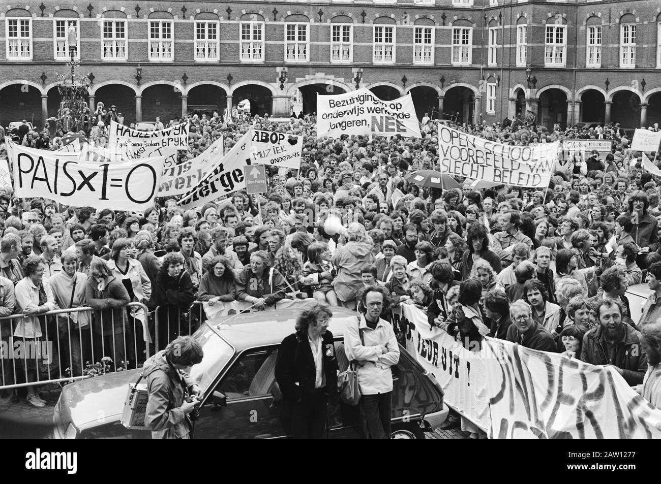 Teachers protest at Courtyard Date: June 19, 1980 Location: Courtyard ...
