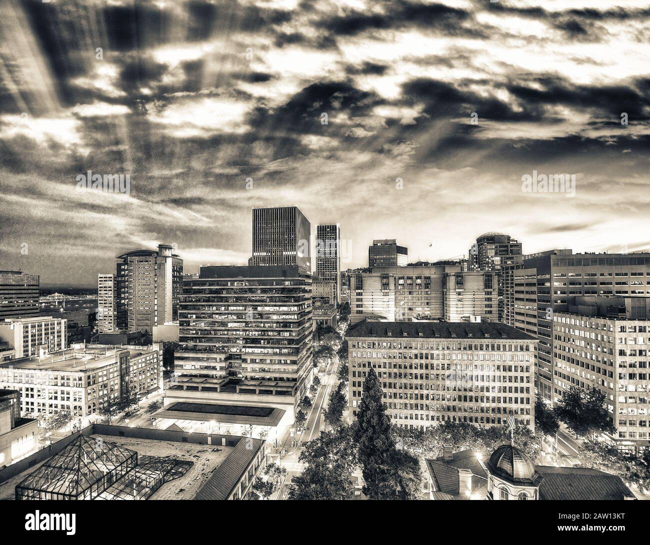 Portland, Oregon. City skyline on a beautiful summer night Stock Photo ...