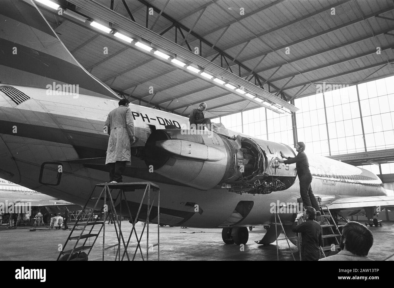 Dc 9 aircraft hi-res stock photography and images - Alamy