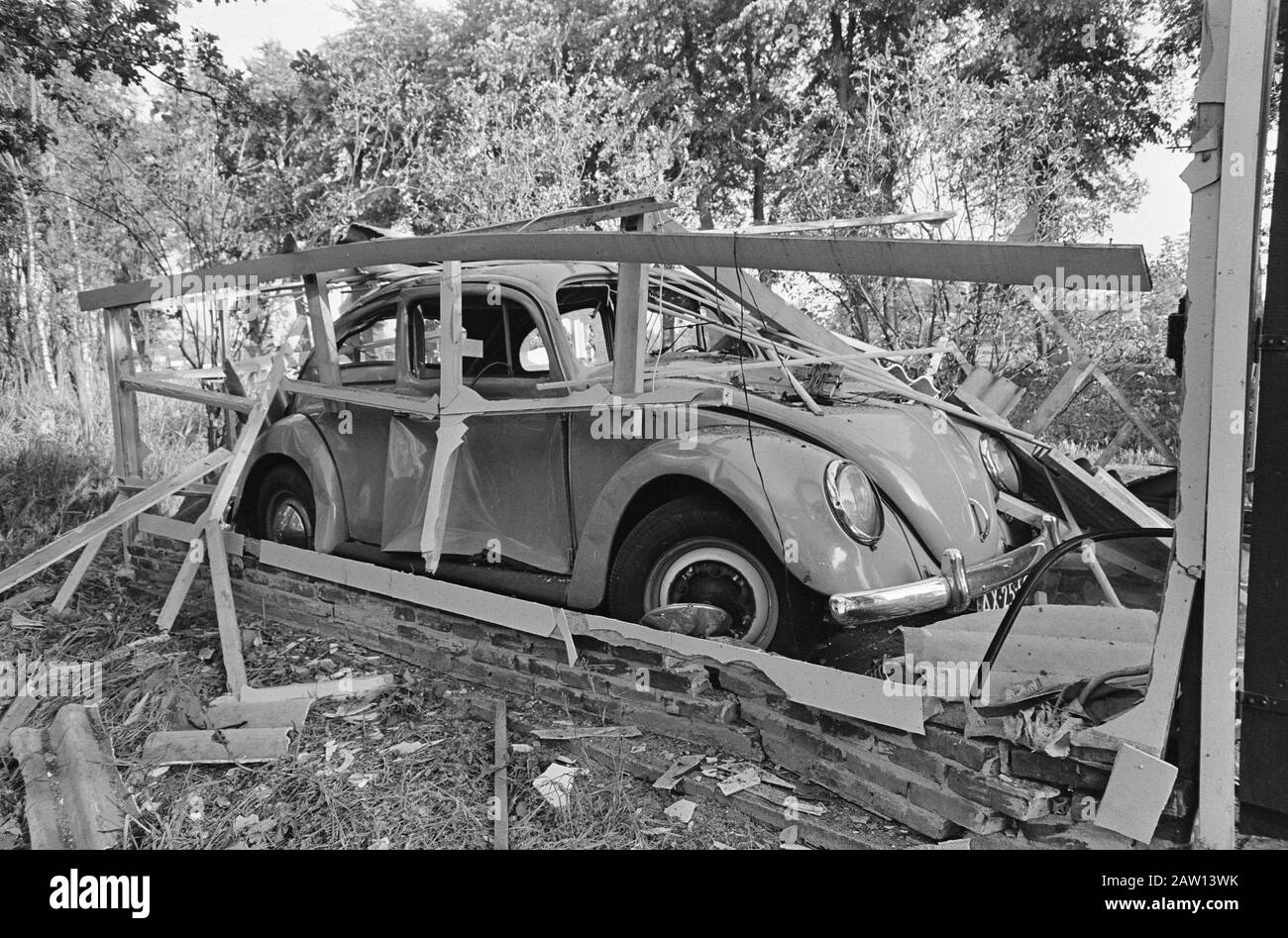 Explosion at ammunition factory in Muiden the garage where the car had ...