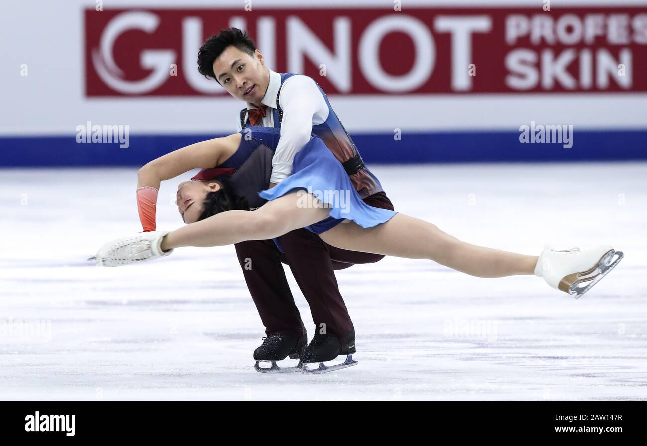 Seoul, South Korea. 6th Feb, 2019. Ning Wanqi and Wang Chao (Rear) of China perform in the Ice ...